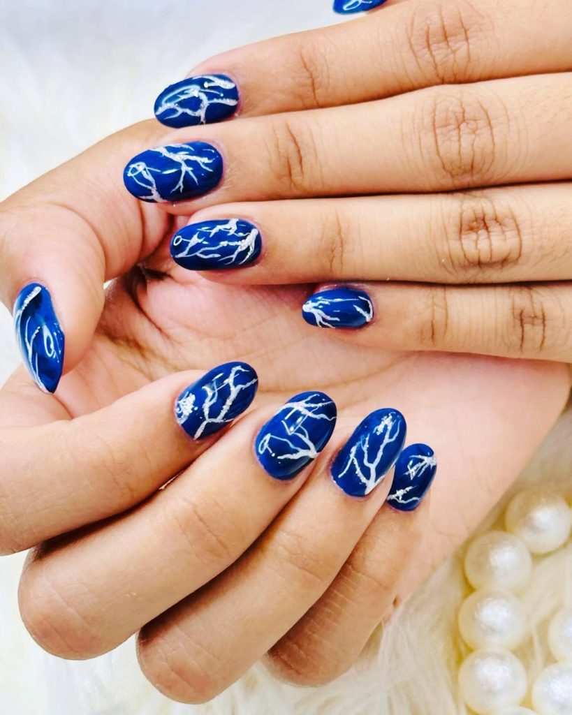 Thunder Nail Designs Are Strikingly Gorgeous – Perfect Nail Spot